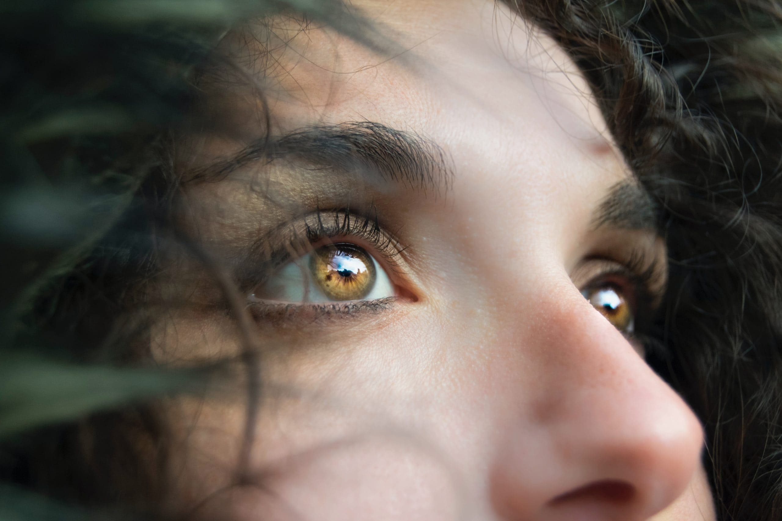 The Ultimate Guide to Safe Contact Lens Removal: Key Dos and Don'ts